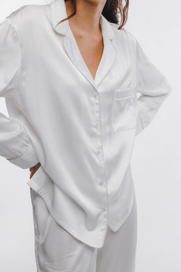 White Satin Pajamas – Luxury Women’s 2-Piece Sleepwear Set – HEYMIMISISTERS